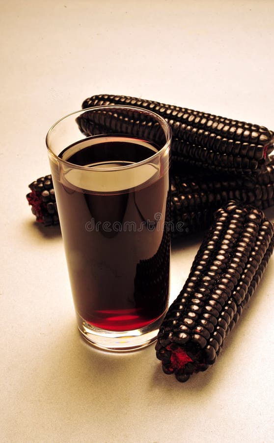 Bebida Peruana : Chicha Morada Com Milho Roxo Foto de Stock - Imagem de ...