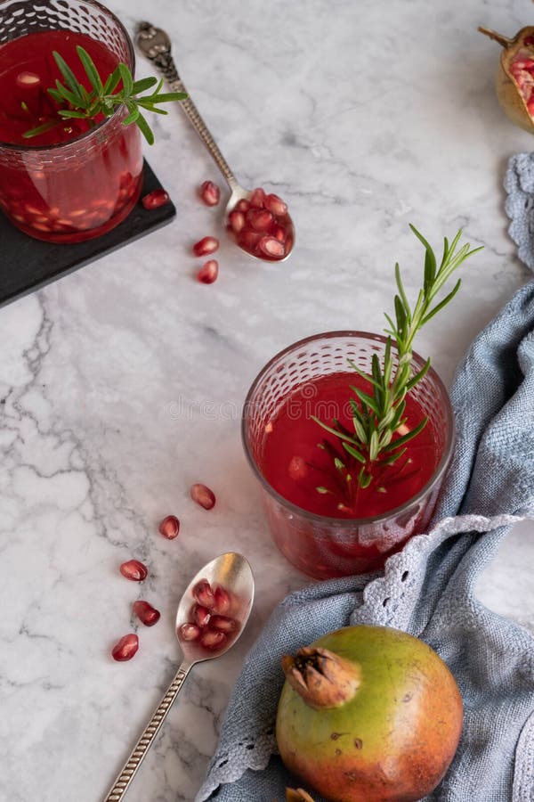 Bebida Refrescante Con Zumo De Granada Casero Imagen de archivo ...
