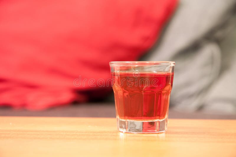Bebida roja imagen de archivo. Imagen de vodka, rojo - 45020271