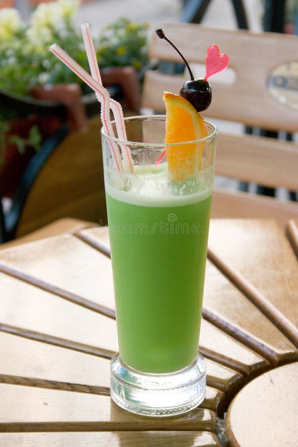 Bebida verde imagem de stock. Imagem de vitaminas, peso - 60352021