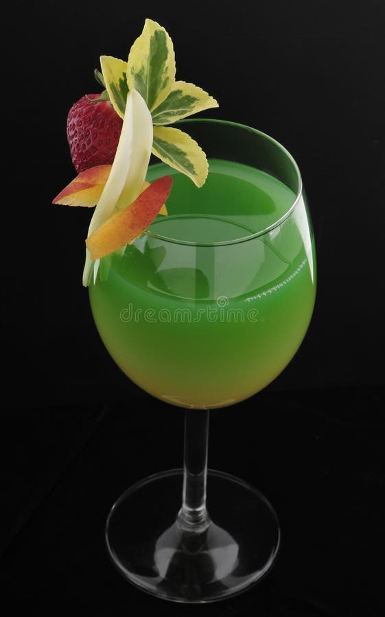 Bebida verde imagem de stock. Imagem de morango, verde - 5484075