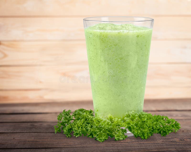 Bebida verde imagen de archivo. Imagen de blanco, cristal - 59993227