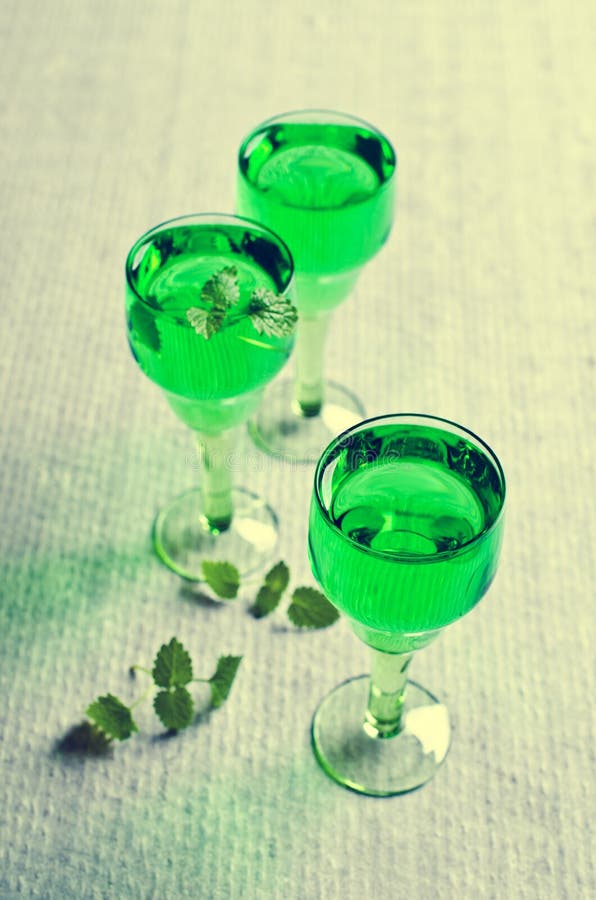 Bebida verde transparente imagen de archivo. Imagen de hoja - 75246739
