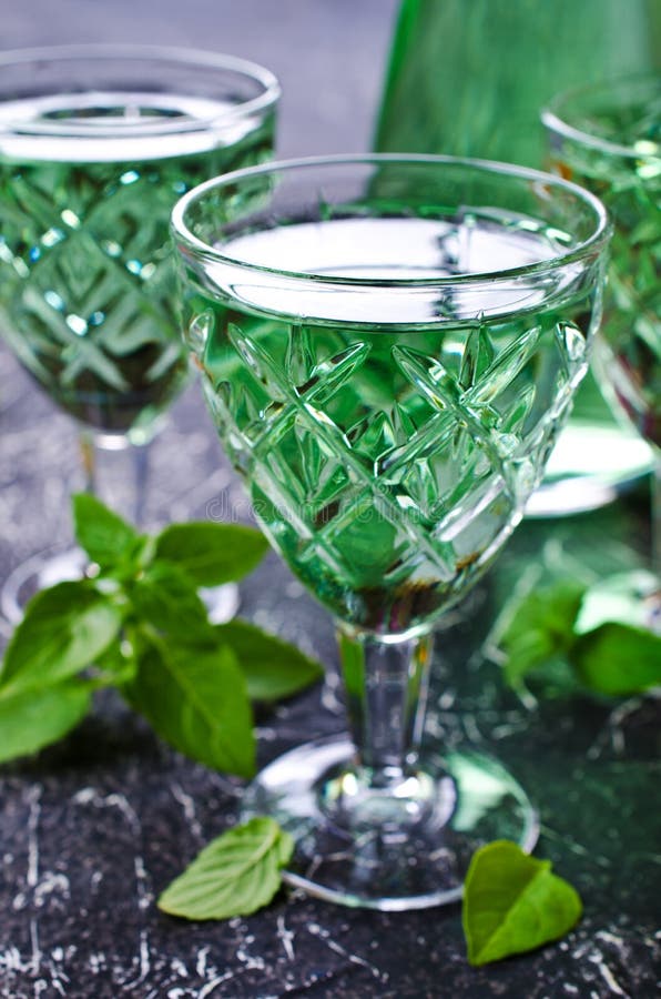 Bebida verde transparente imagen de archivo. Imagen de brillante - 75246665