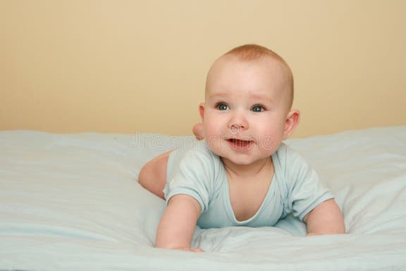 Bebé dulce foto de archivo. Imagen de divertido, retrato - 9133498