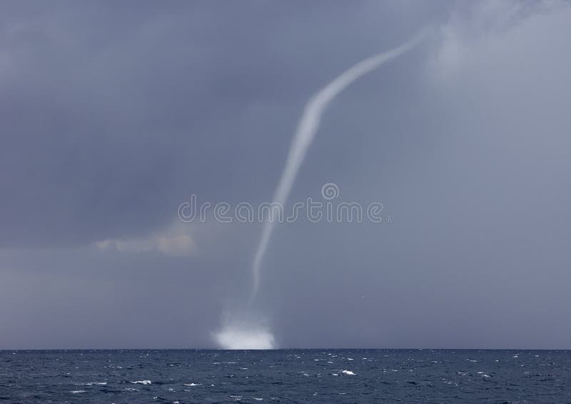 Bec D'eau, Tornade De L'eau, Tornade De L'eau En Mer Photo stock ...