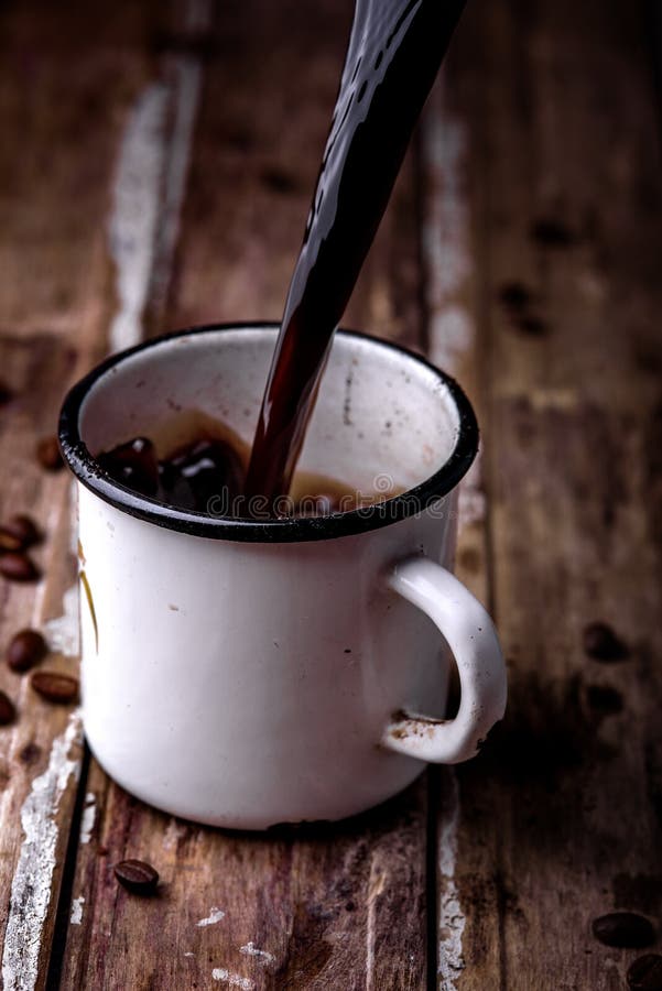 Becher mit Kaffee stockfoto. Bild von bohnen, wohlriechend - 69347764