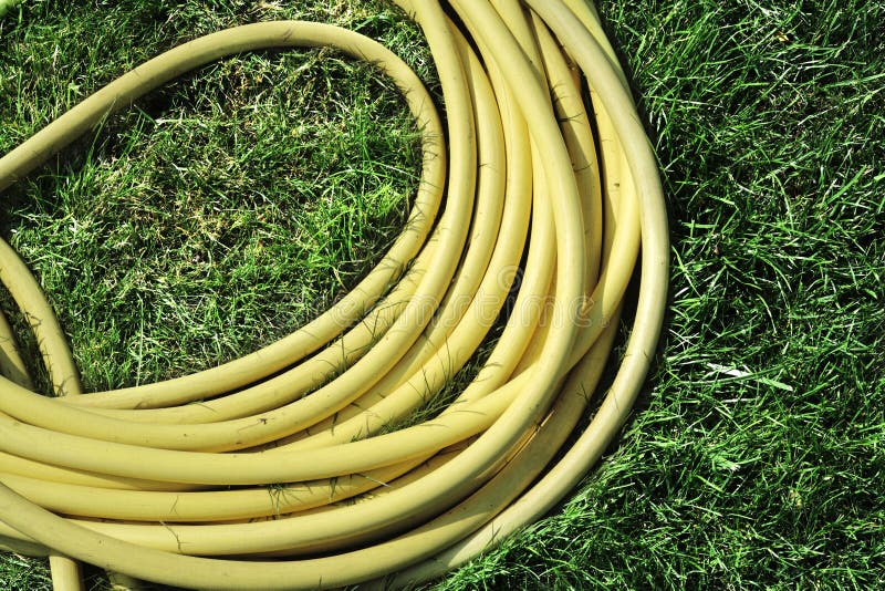 Bedorven waterslang stock afbeelding. Image of lang, pijp - 17426133