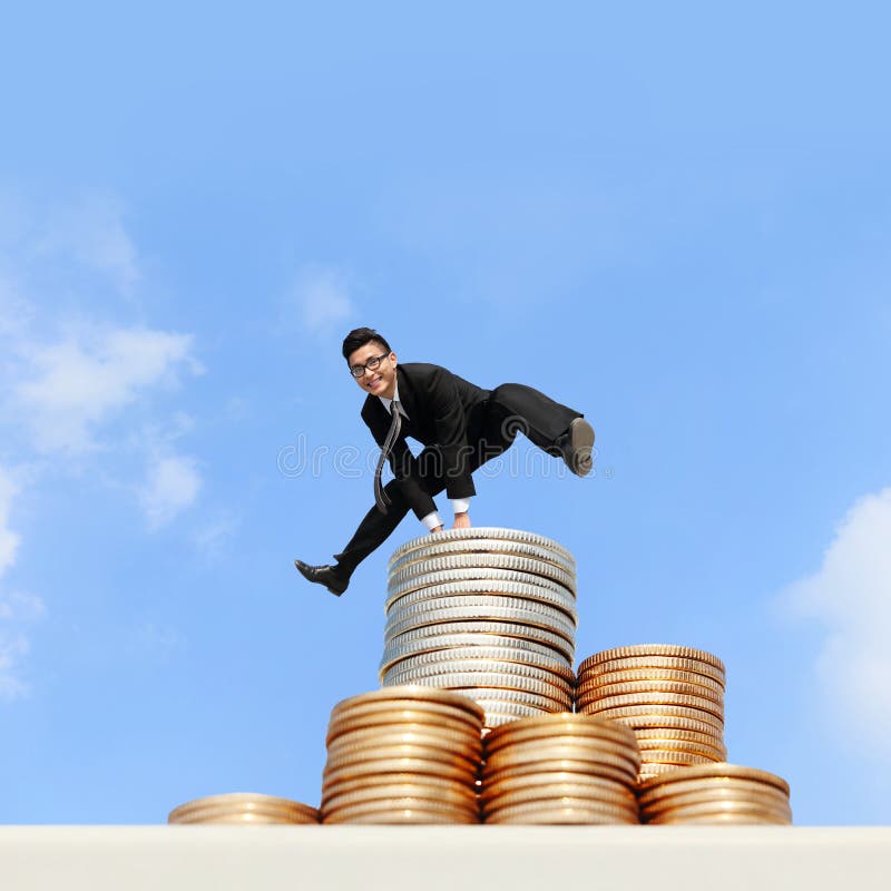 Bedrijfsmens Die Op Geld in Werking Wordt Gesteld Stock Afbeelding ...