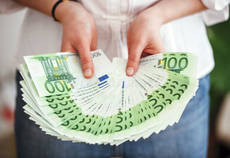 Succesvolle Jonge Het Geld Euro Rekeningen Van De ...
