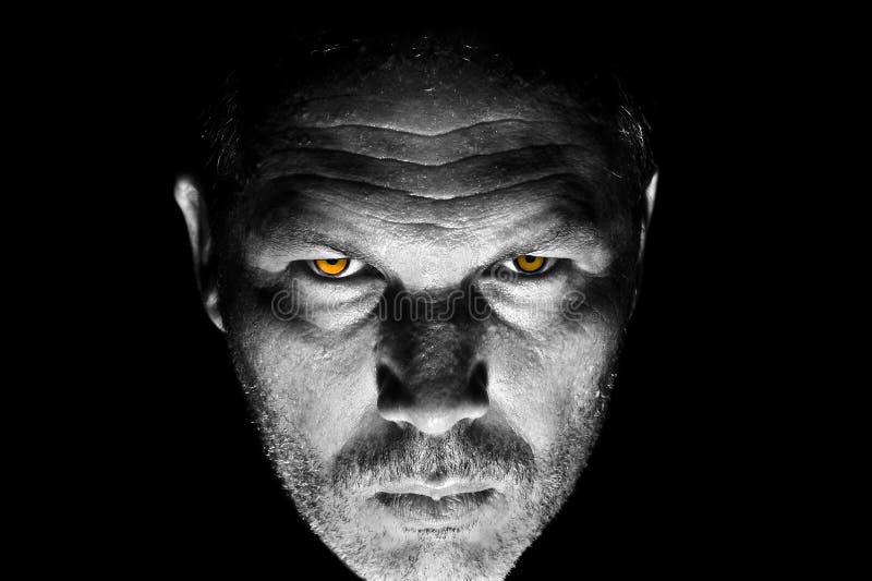Bedrohen, Mann Mit Orange Augen Schauend Stockbild - Bild von ...