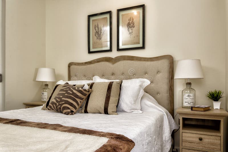 Bedroom editorial stock image. Image of lamp, comfortable - 87893074