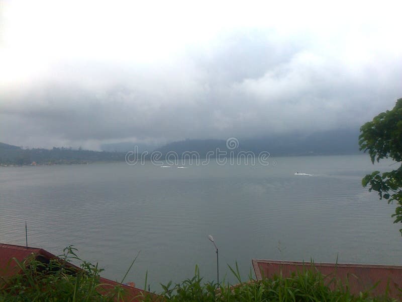 Bedugul lake editorial photo. Image of river, horizon - 100541751