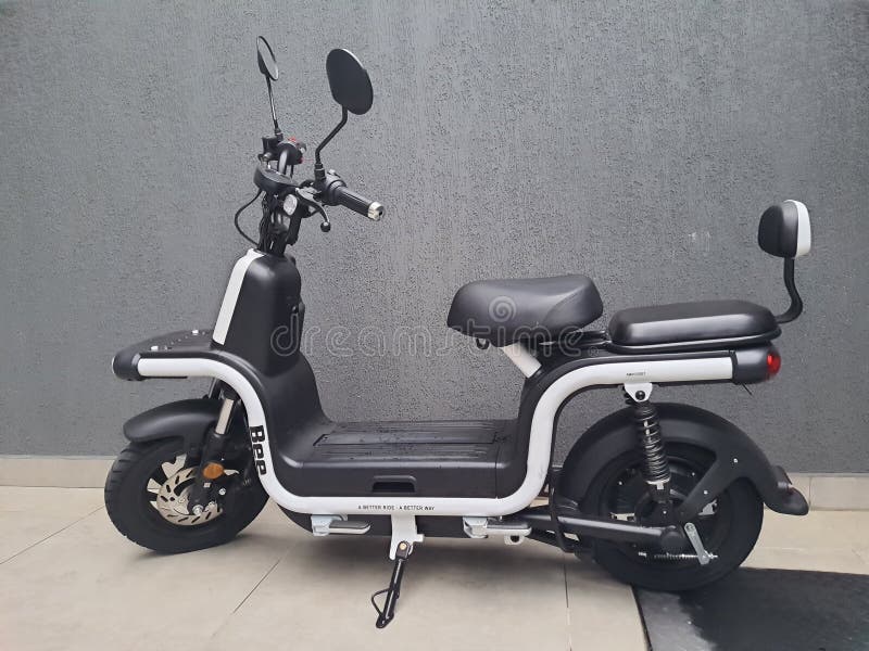 BEE Electric Scooter, Side View, Isolated on a Wall. October 2023 ...