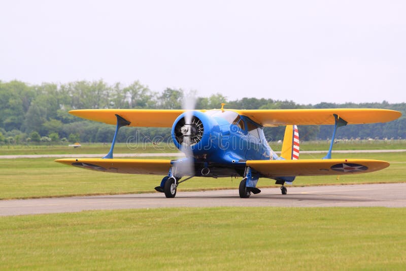 Beechcraft D175 with Running Engine Editorial Image - Image of engine ...