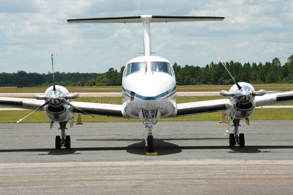 149 Beechcraft Twin Engine Aircraft Stock Photos - Free & Royalty-Free ...