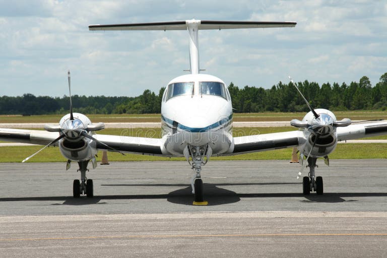 149 Beechcraft Twin Engine Aircraft Stock Photos - Free & Royalty-Free ...