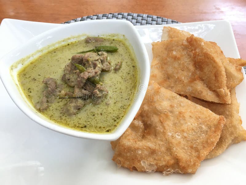 Beef green curry with roti stock image. Image of bowl - 91039303