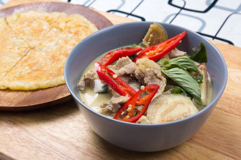 Beef Green Curry Served with Roti Stock Image - Image of green, herb ...