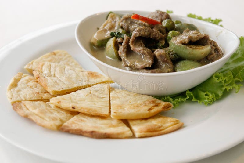 Beef Green Curry Served with Roti Stock Image - Image of chili, dish ...