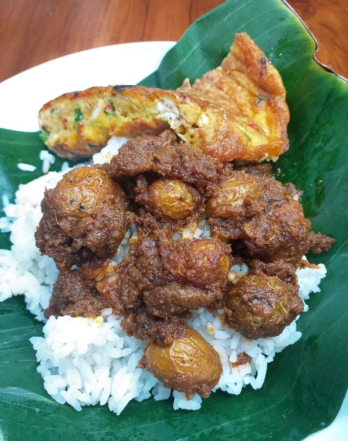 Beef Rendang with Potatoes or Rendang Sapi Kentang, an Indonesian West ...