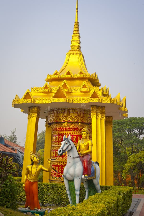 Beelden Van Boeddha ' S Leven in Lumbini Stock Afbeelding - Image of ...