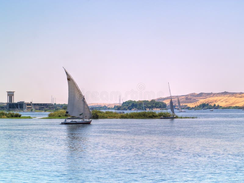 Feluw zeilt op de Nijl stock foto. Image of landschap - 8998318