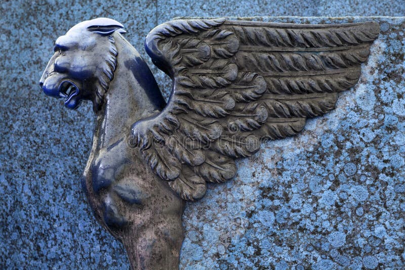 Beeldhouwwerk Van Griffioen Stock Foto - Image of blauw, menselijk: 8566916