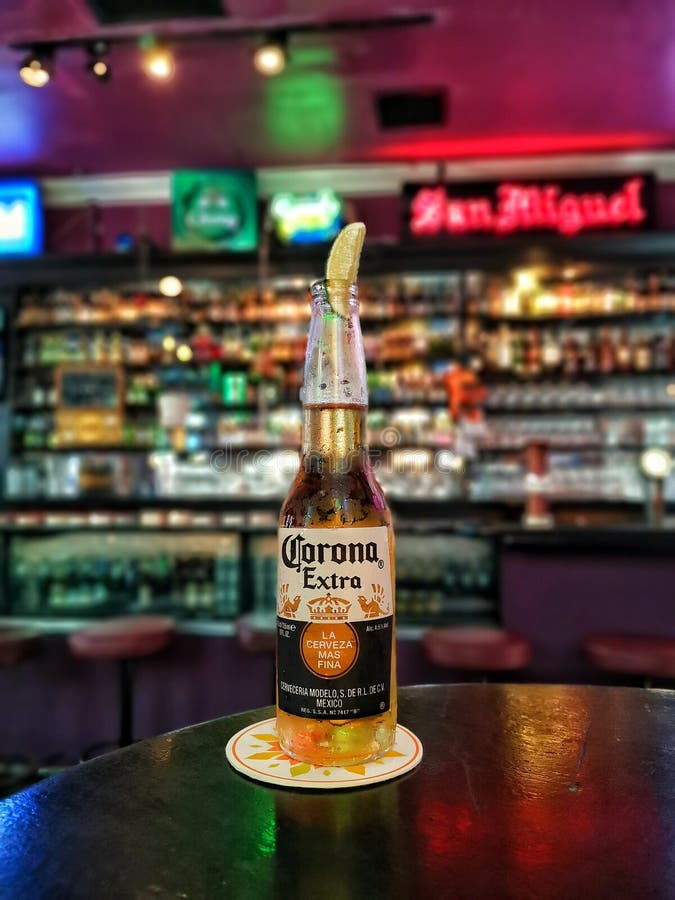 Happy hour time editorial image. Image of hour, chill - 161034195