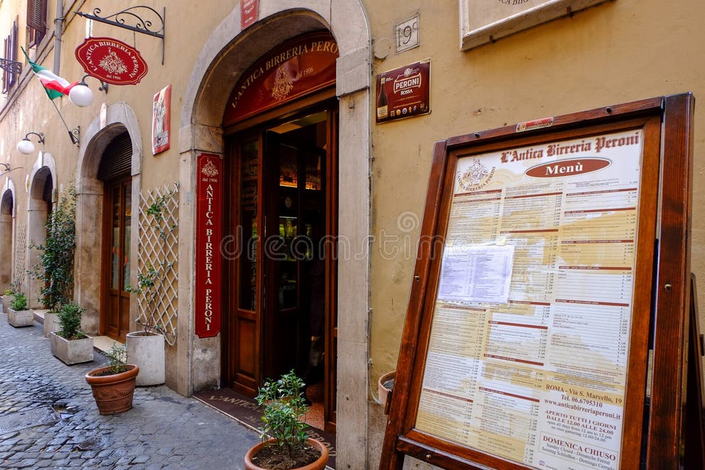 Beer pub in Rome editorial image. Image of people, freshness - 47002540