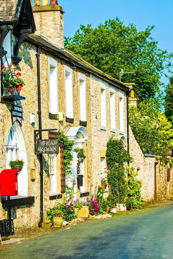 Beetham Old Post Office and Tea Rooms UK Stock Photo - Image of cafe ...
