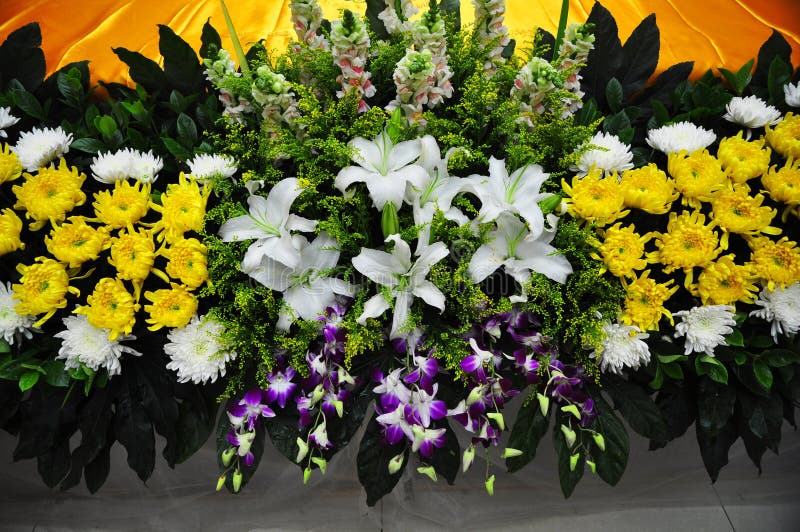 Begrafenis Bloemen Voor Deelneming Stock Afbeelding - Image of ...
