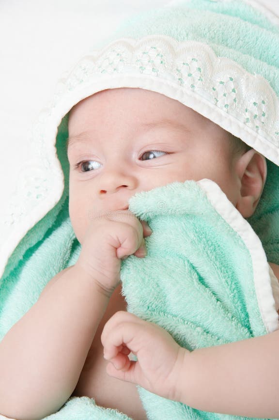 Bebis efter badet arkivfoto. Bild av gott, bebis, gulligt - 4428582