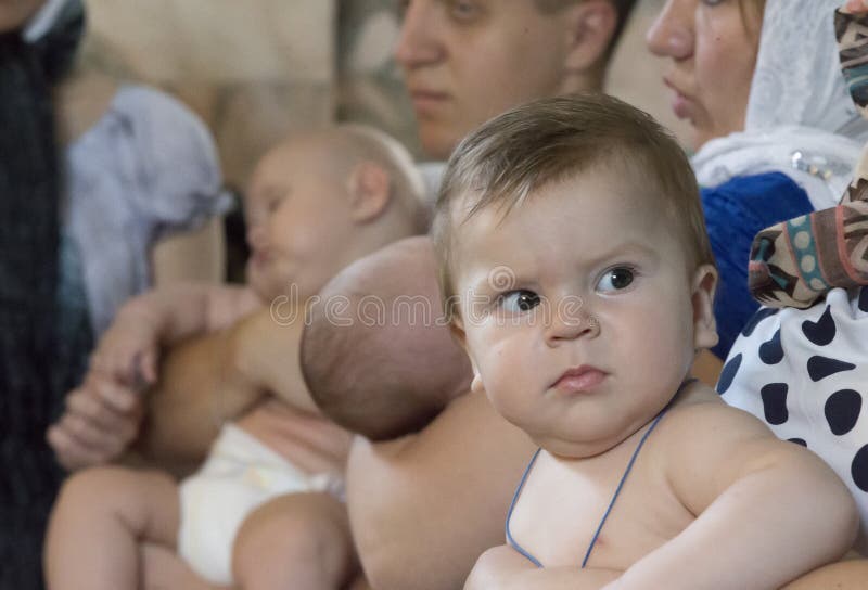 Dop Av Ett Barn I En Kristen Kyrka I En Stilsort Redaktionell Foto ...