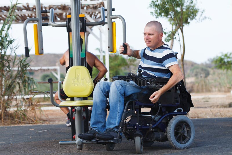 Behinderter Mann stockbild. Bild von körperlich, erwachsener - 33635577
