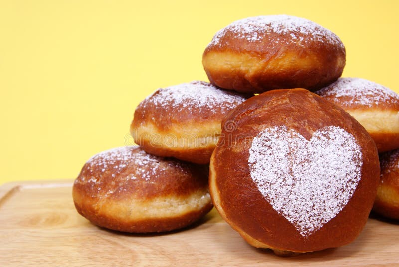 Beignet image stock. Image du doux, beignet, mercredi - 8017529