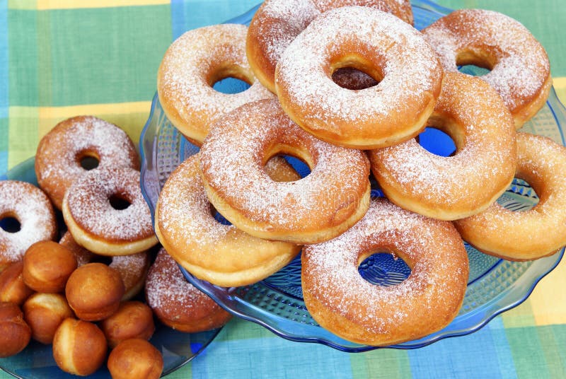 Beignet image stock. Image du carnaval, manger, fond, dessert - 8412405