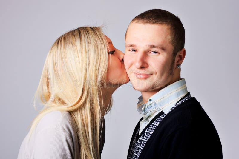 Beijos da menina foto de stock. Imagem de amor, adolescente - 12968886