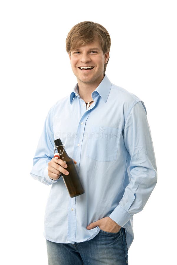 Beiläufiger Junger Mann Mit Flasche Bier Stockfoto - Bild von kontakt ...