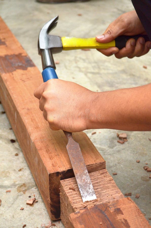 Hamer, spijker en hand stock foto. Image of hulpmiddelen - 56460670