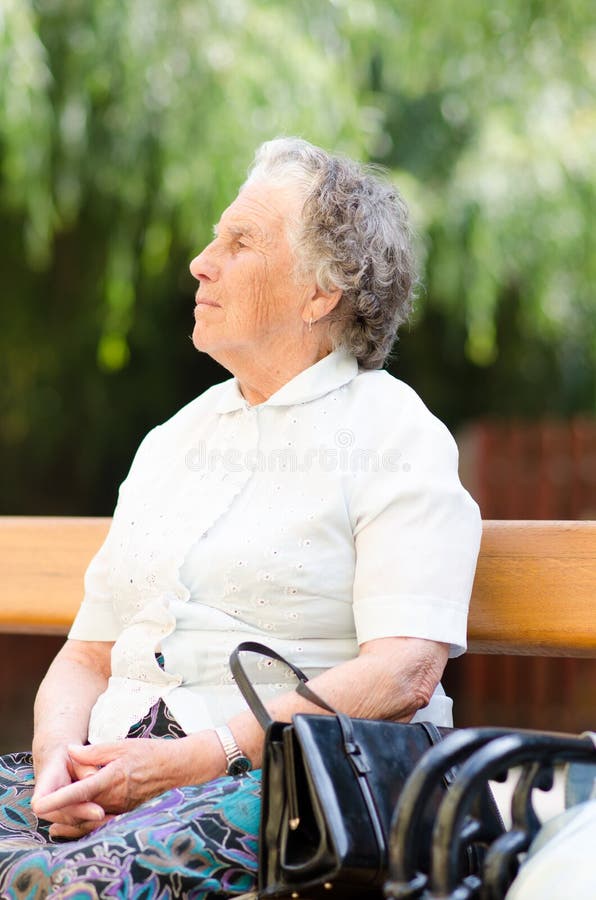 Bejaarde stock foto. Image of vrouw, gepensioneerde, portret - 36533678