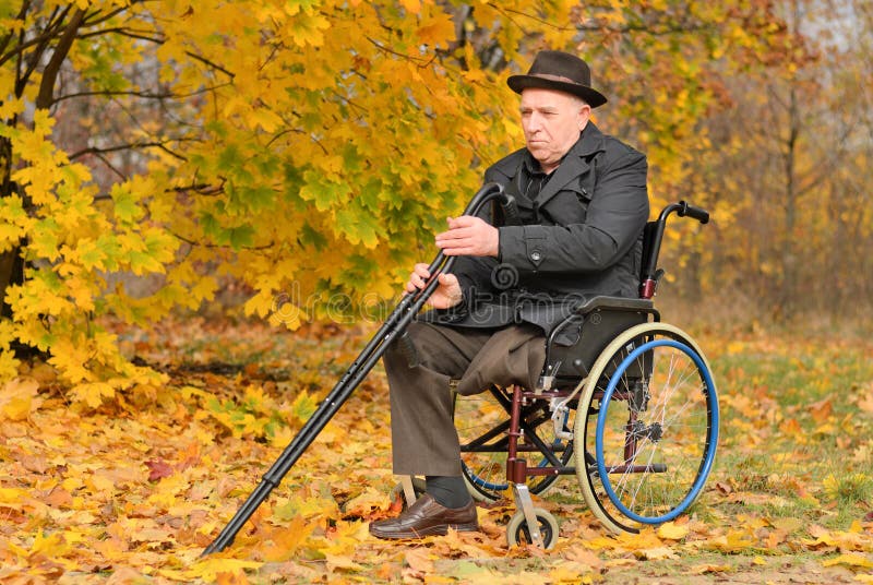 Bejaarde Gehandicapte Mens In Zijn Rolstoel Stock Afbeelding Image Of