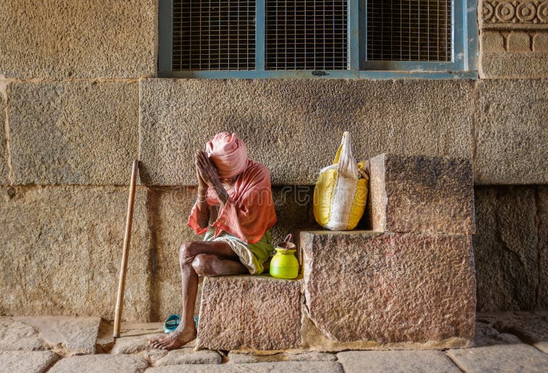 Bejaarde Indische bedelaar redactionele stock foto. Image of landschap ...