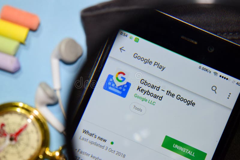 The Google Keyboard Dev App with Magnifying on Smartphone Screen ...