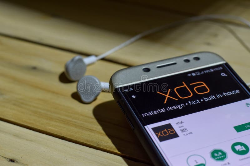 : XDA Dev Application on Smartphone Screen Editorial Image - Image of ...