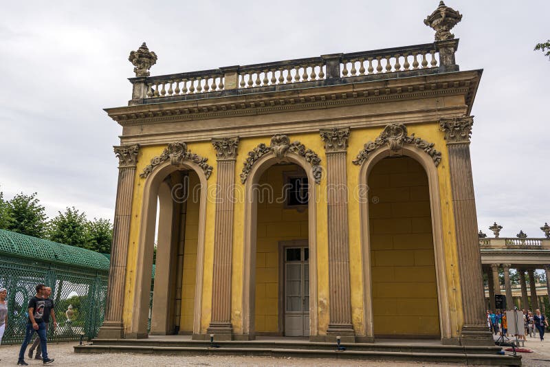 Bekijk Het Sanssouci-paleis, Het Voormalige Zomerpaleis Van Frederick ... Bekijk Het Sanssouci-paleis, Het Voormalige Zomerpaleis Van Frederick ...