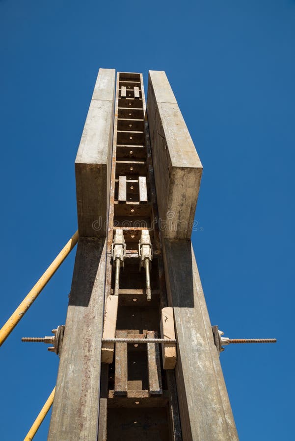 Bekisting stock foto. Image of staal, omhulsel, industrieel - 71481208