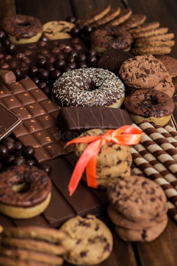 Belas Rosquinhas De Chocolate Palito De Chocolate E Biscoitos De ...