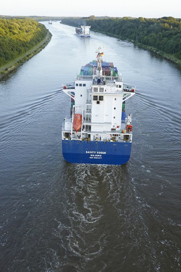 Beldorf - Containerschiff Bei Kiel Canal Redaktionelles Bild - Bild von ...
