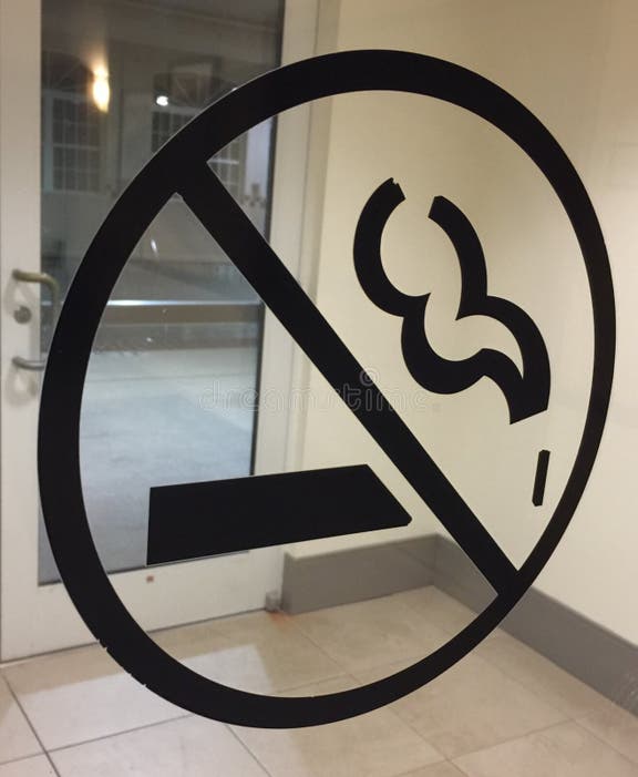Belemmerd roken stock foto. Image of emfyseem, roken - 128205112